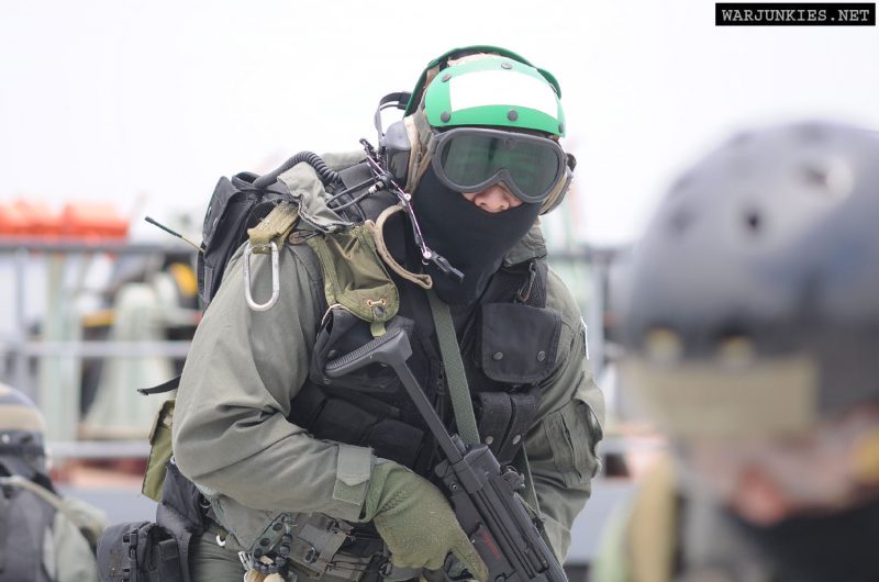 US Navy Flight Deck Helmet (2017) | KommandoPost.com | KPS Militaria ...