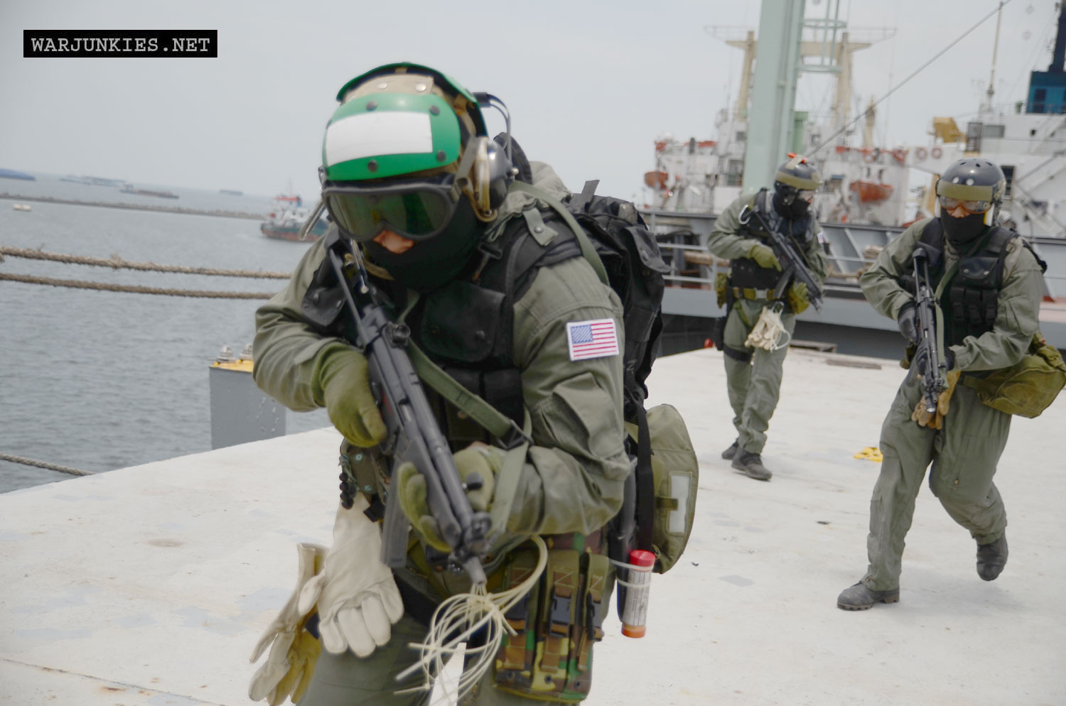 US Navy Flight Deck Helmet (2017) | KommandoPost.com | KPS Militaria ...